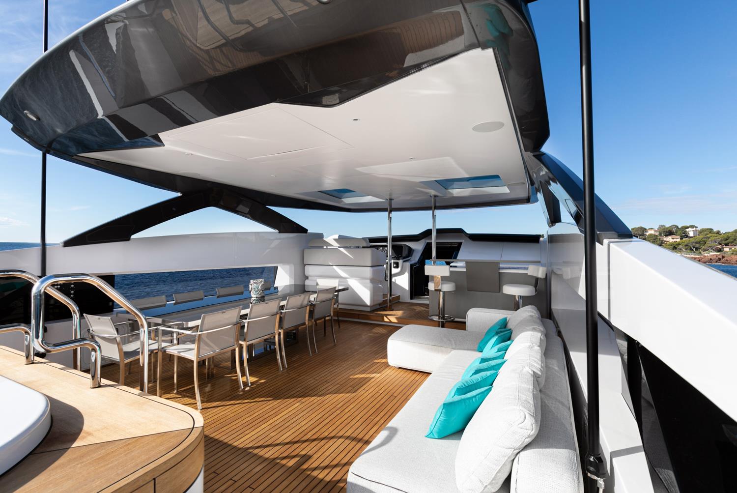 2020 | CUSTOM LINE 106 | Ferretti Preowned Web site