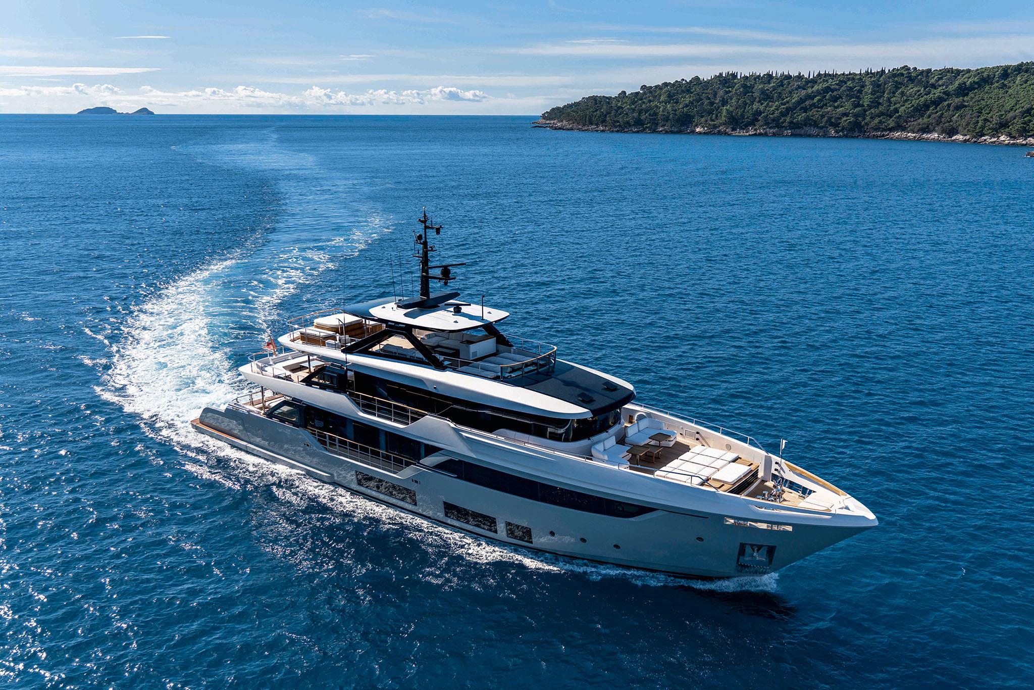 CUSTOM LINE NAVETTA 38 - Yacht for sale - Ferretti Group America