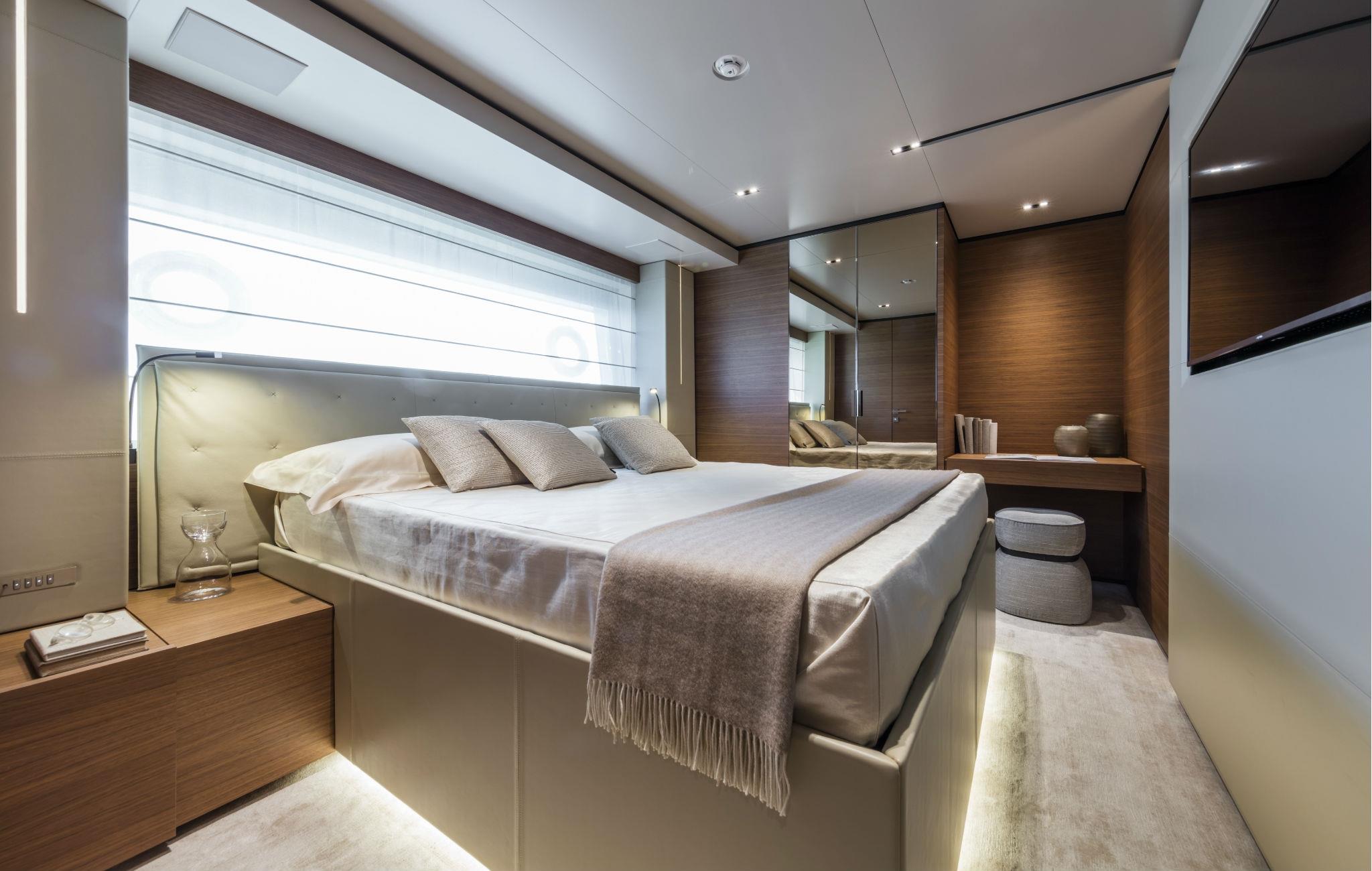 CUSTOM LINE NAVETTA 33 - Yacht for sale - Ferretti Group America