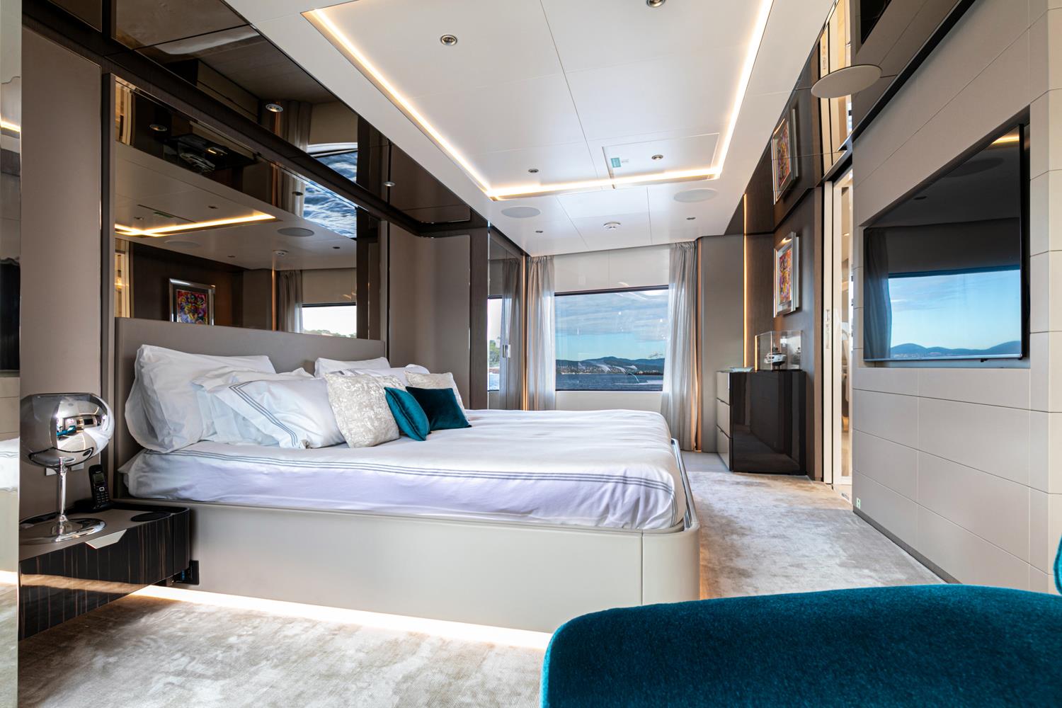 2020 | CUSTOM LINE 106 | Ferretti Preowned Web site