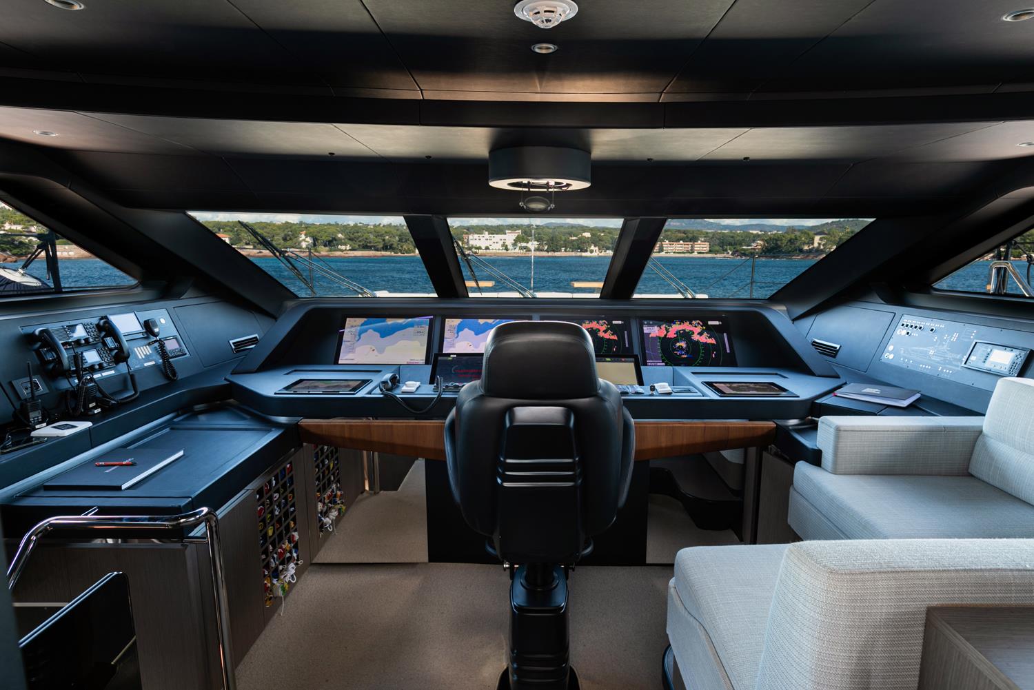 2020 | CUSTOM LINE 106 | Ferretti Preowned Web site